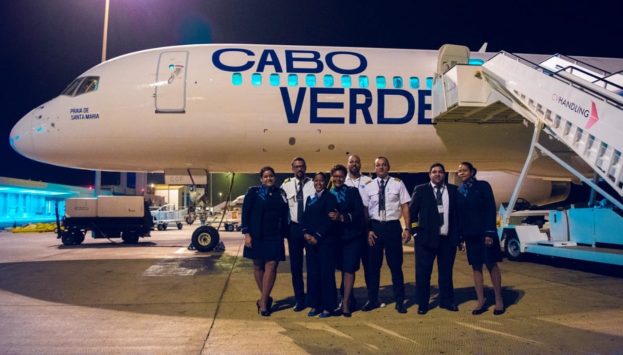 Cabo Verde Airlines Recebe Primeiro B757 Com As Novas Cores com V deo