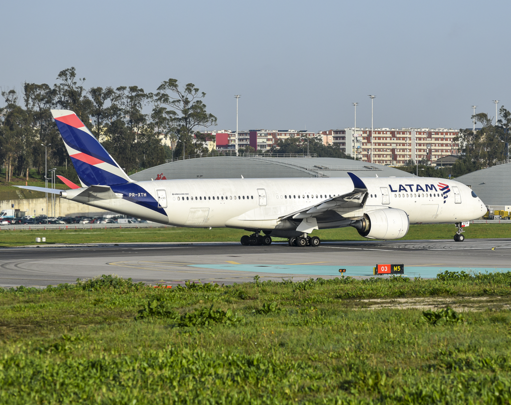 LATAM despede-se do seu primeiro Airbus A350 - Kiosque da Aviação - O ...