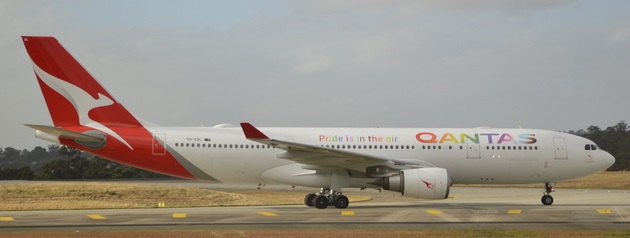 phoenix-models-04521-airbus-a330-200-qantas-pride-is-in-the-air-xc8 ...
