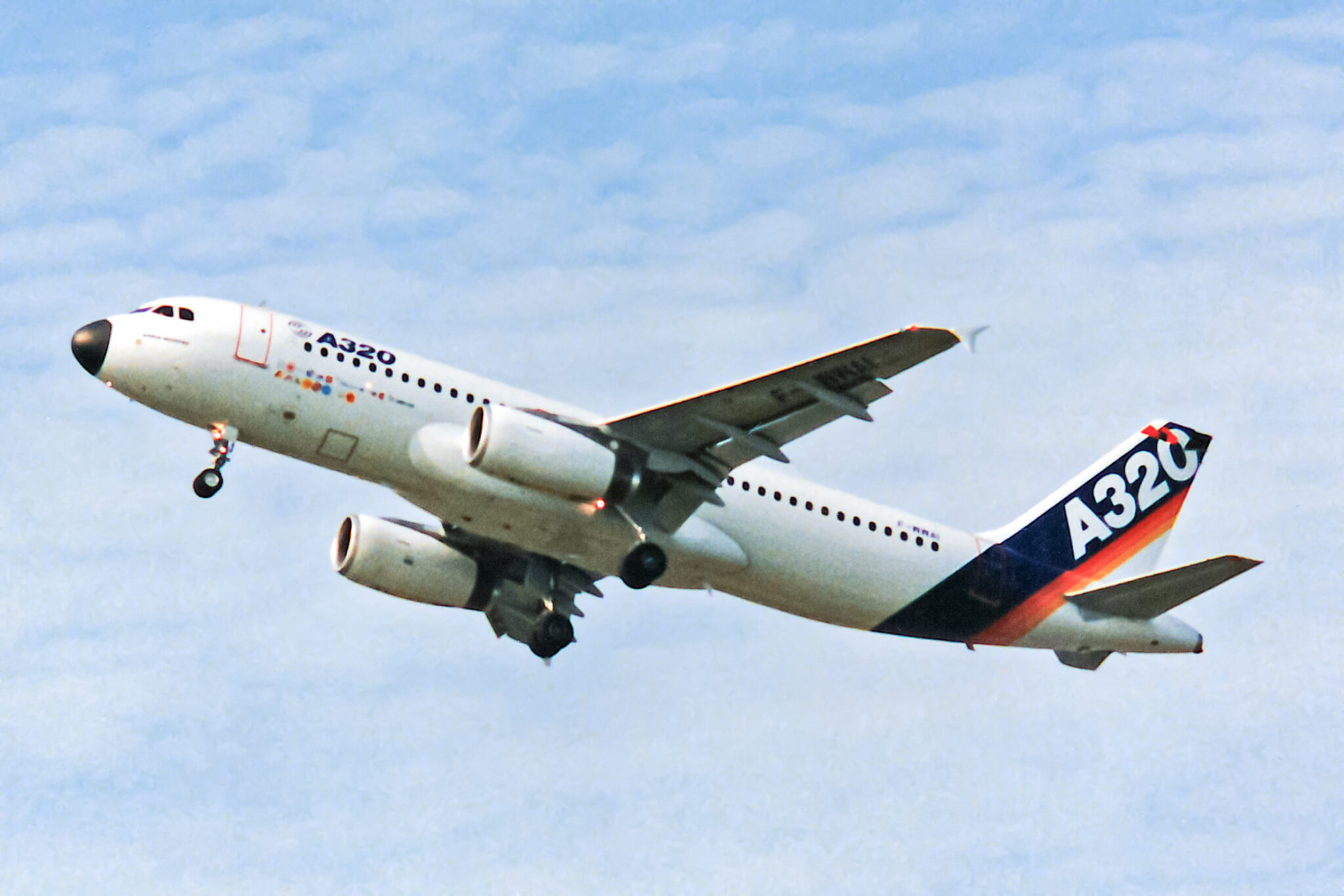 A 14 de fevereiro de 1987 a Airbus apresentou oficialmente ao público o ...